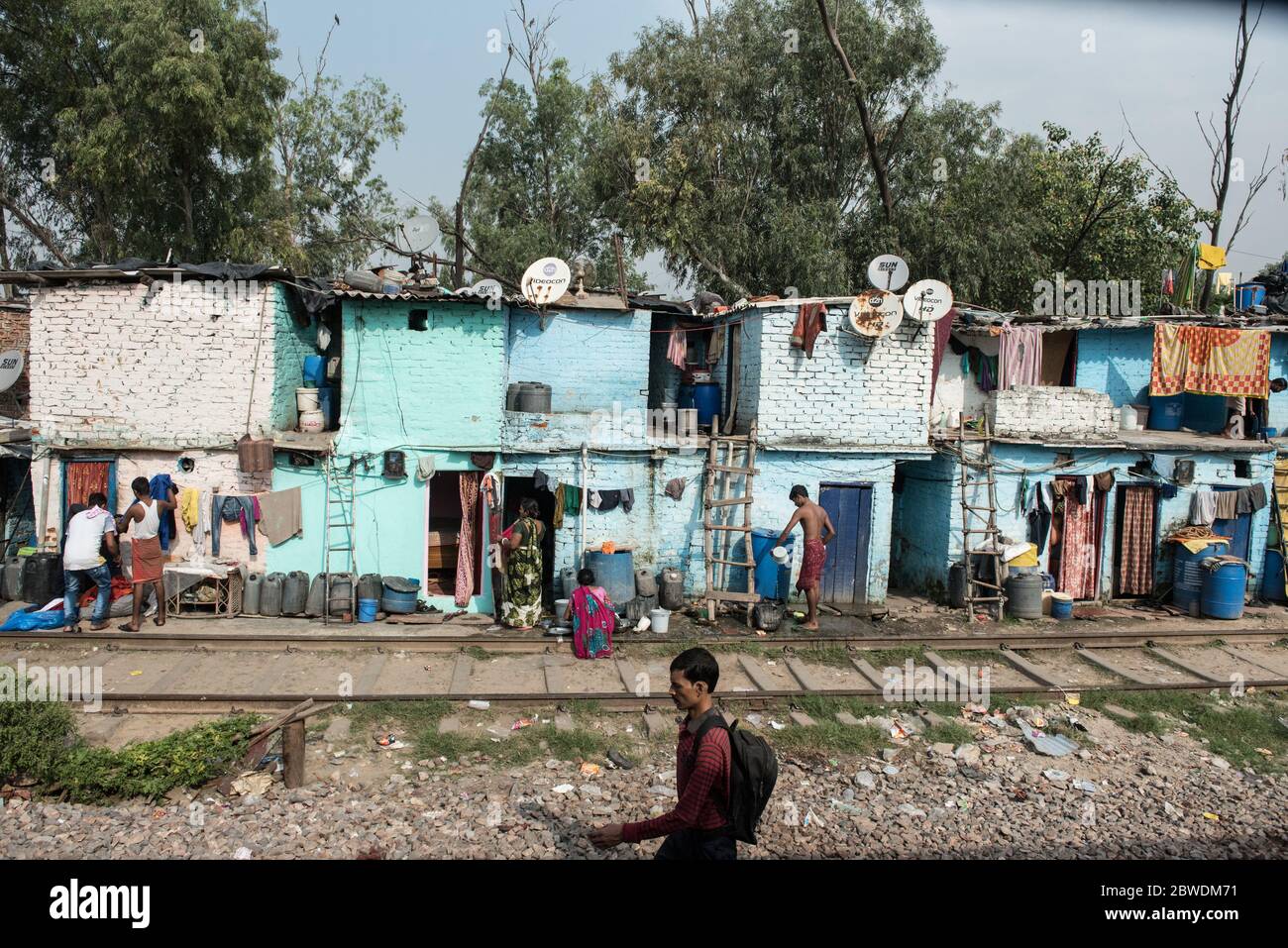 Slums of delhi india hi-res stock photography and images - Alamy
