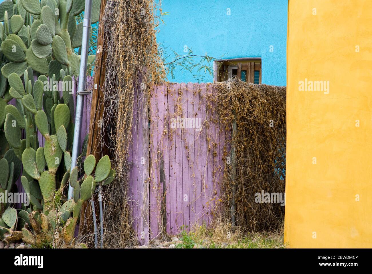 Adobe fence hi-res stock photography and images - Alamy