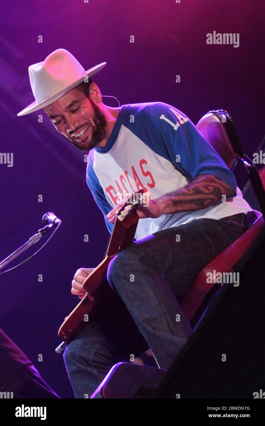 RIO DE JANEIRO, 20.09.2013: Ben Harper & Charlie Musselwhite performs ...