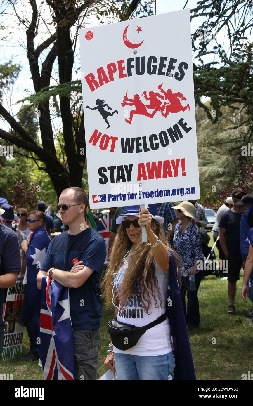 ‘Save our country, save our culture, save our future’ PEGIDA solidarity ...