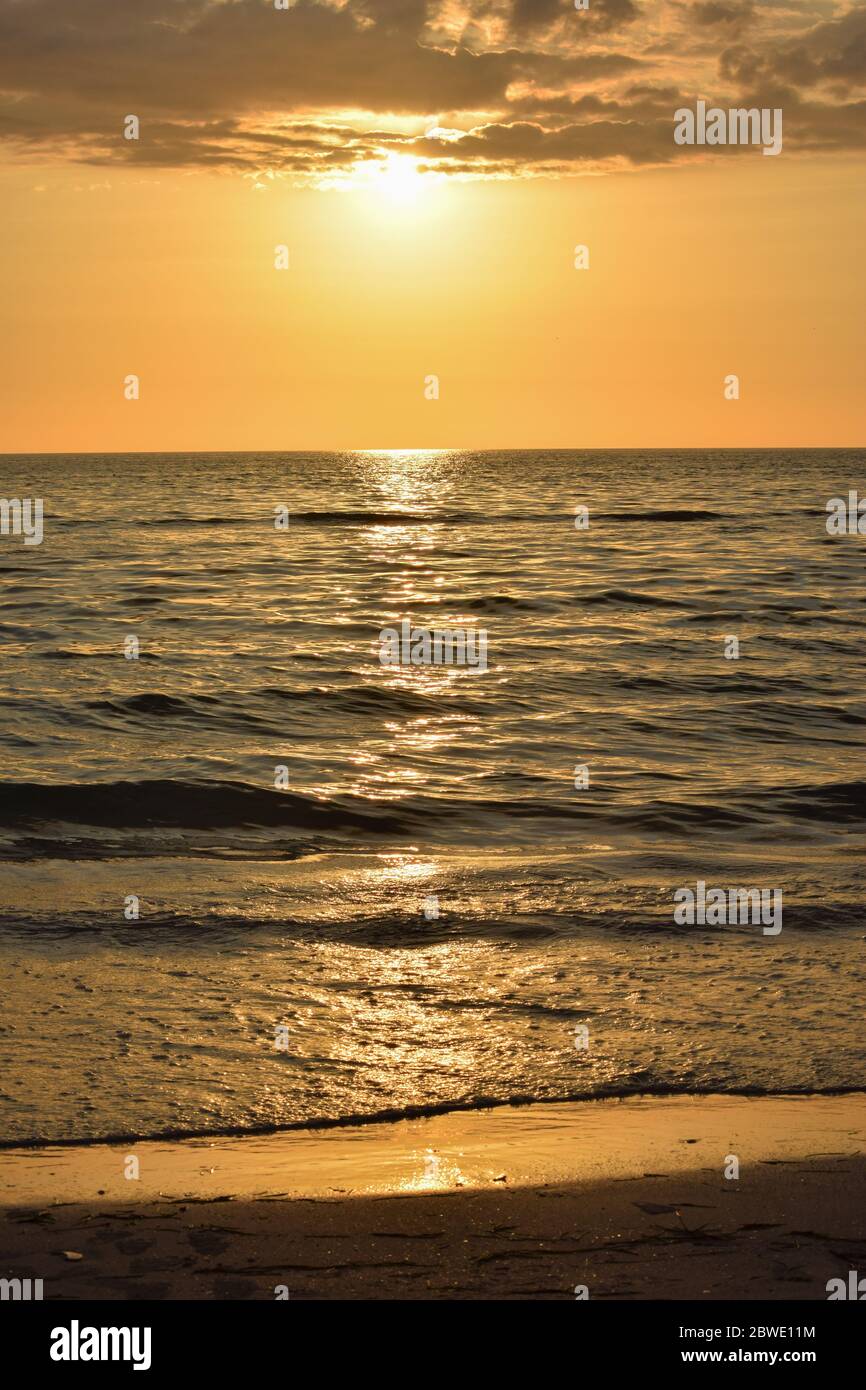 Reflection seascape portrait hi-res stock photography and images - Alamy