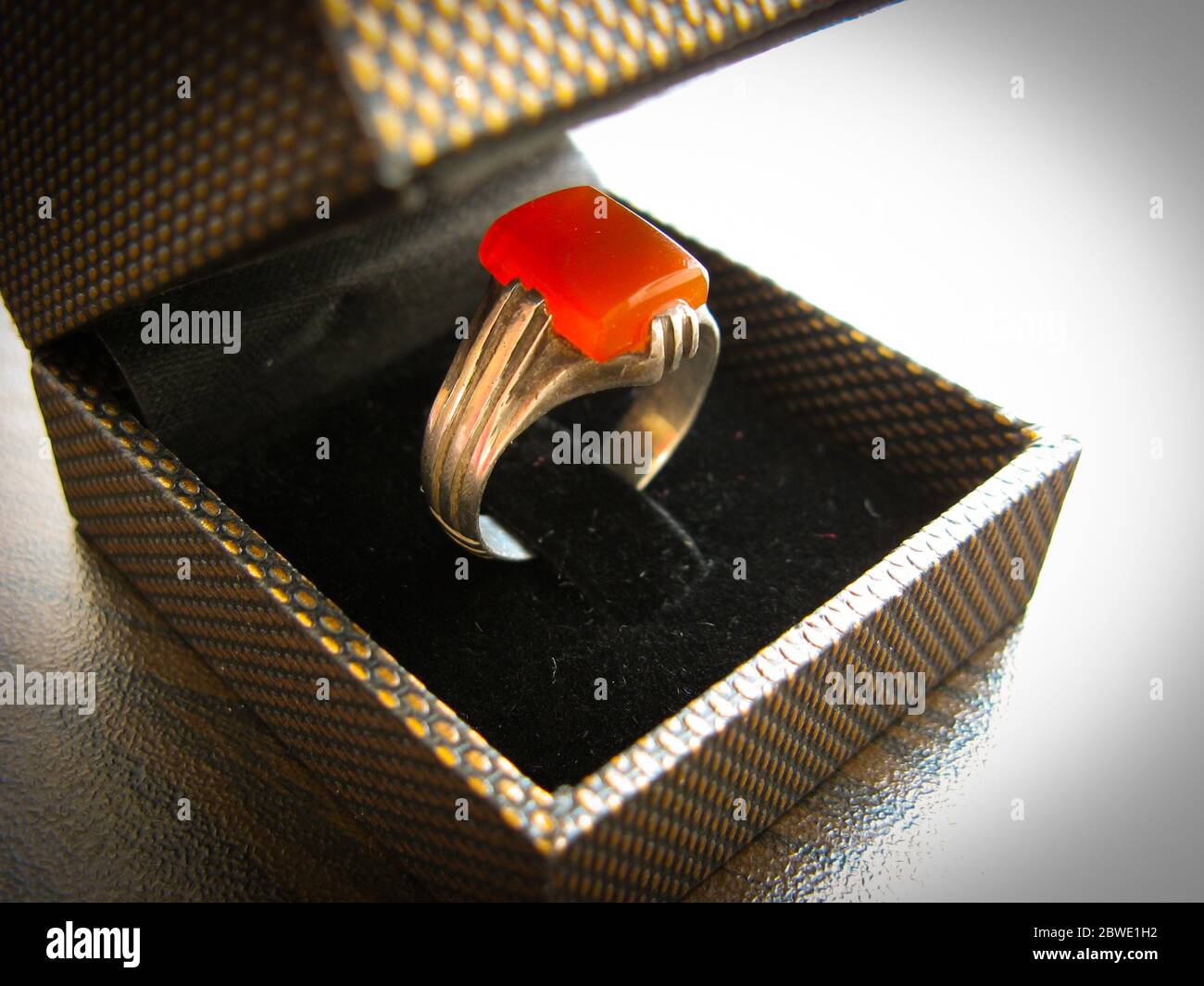 Yemeni red aqeeq agate stone. Yemeni agate red ring. Ring in aqeeq ...