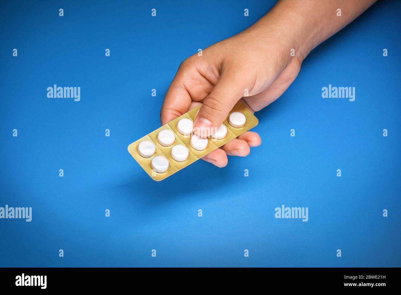 Doctor giving pill hand pills hi-res stock photography and images - Alamy
