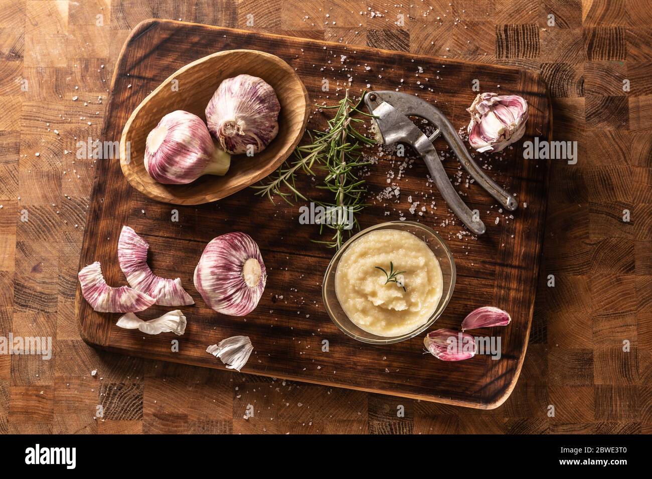 Crushed cloves hi-res stock photography and images - Alamy