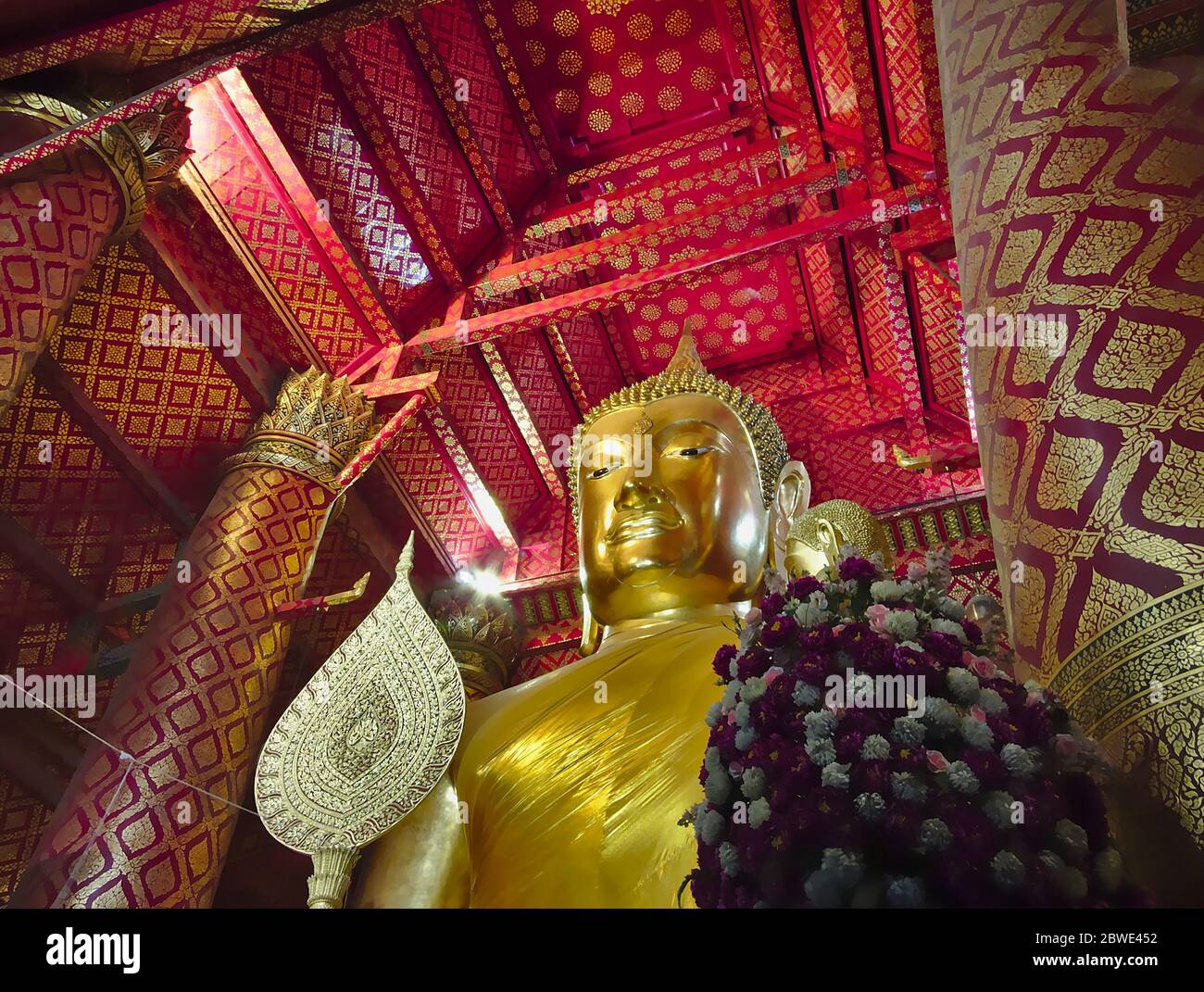 Wat Phanan Choeng Temple This highly respected Buddha statue is called ...