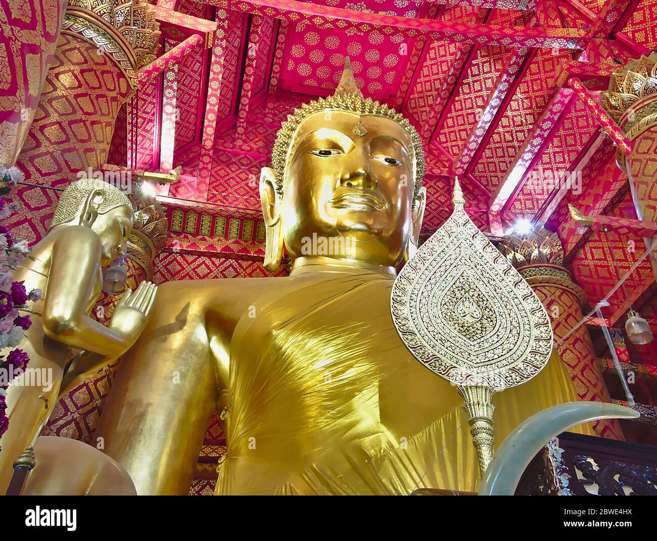Wat Phanan Choeng Temple This highly respected Buddha statue is called ...