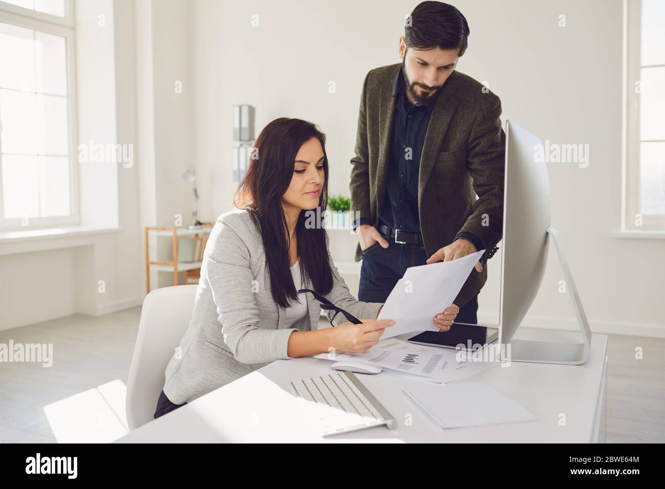 Smiling two people talking hi-res stock photography and images - Alamy