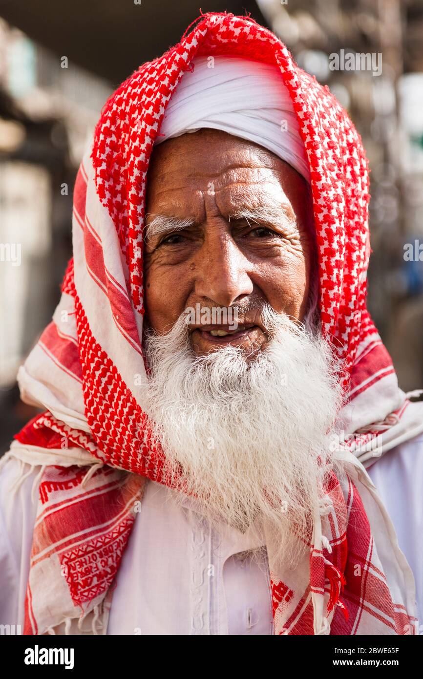 Pakistani traditional costume man hi-res stock photography and images ...