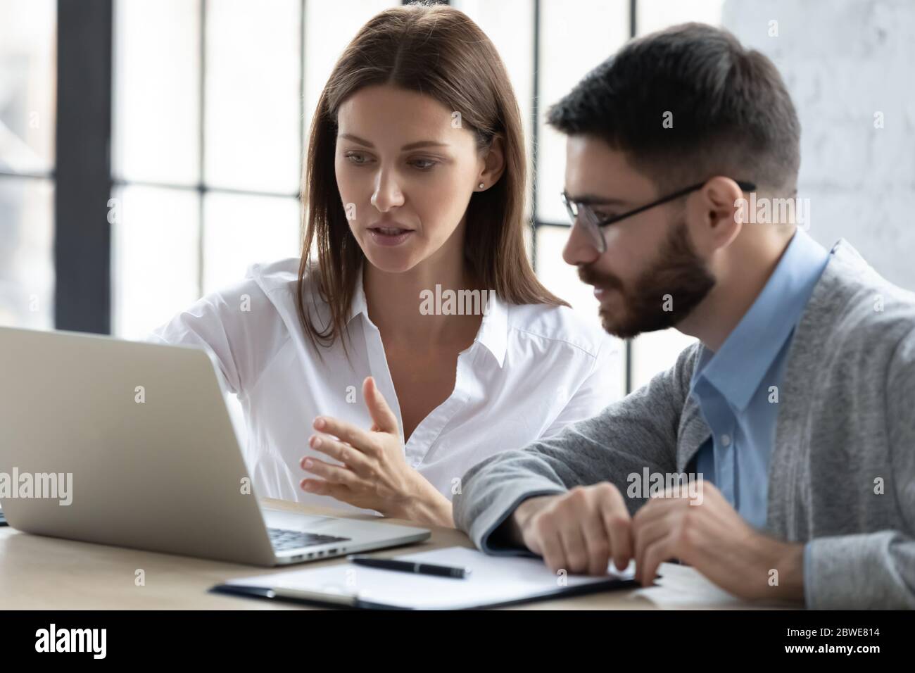 Employee training hi-res stock photography and images - Alamy