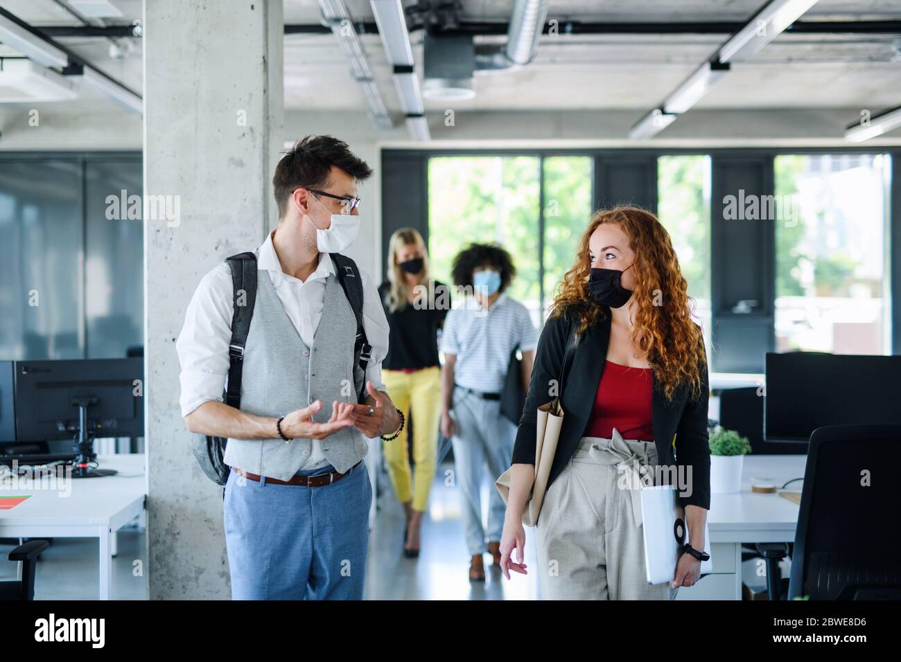 Work people talking positive hi-res stock photography and images - Alamy