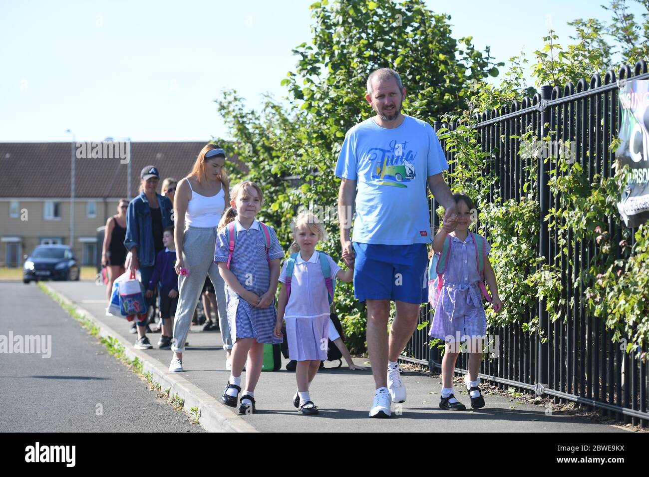Parents drop off hi-res stock photography and images - Alamy