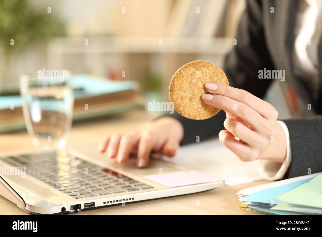 Eating desk work breakfast hi-res stock photography and images - Alamy