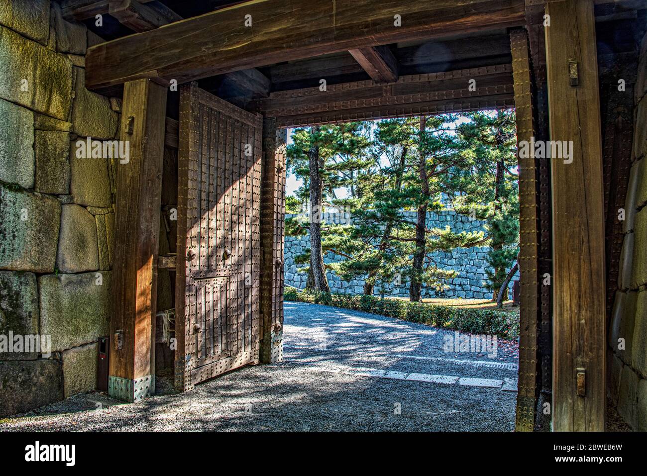 Gate in the Ninomaru gardens, Nijo Castle, Kyoto, Japan Stock Photo - Alamy