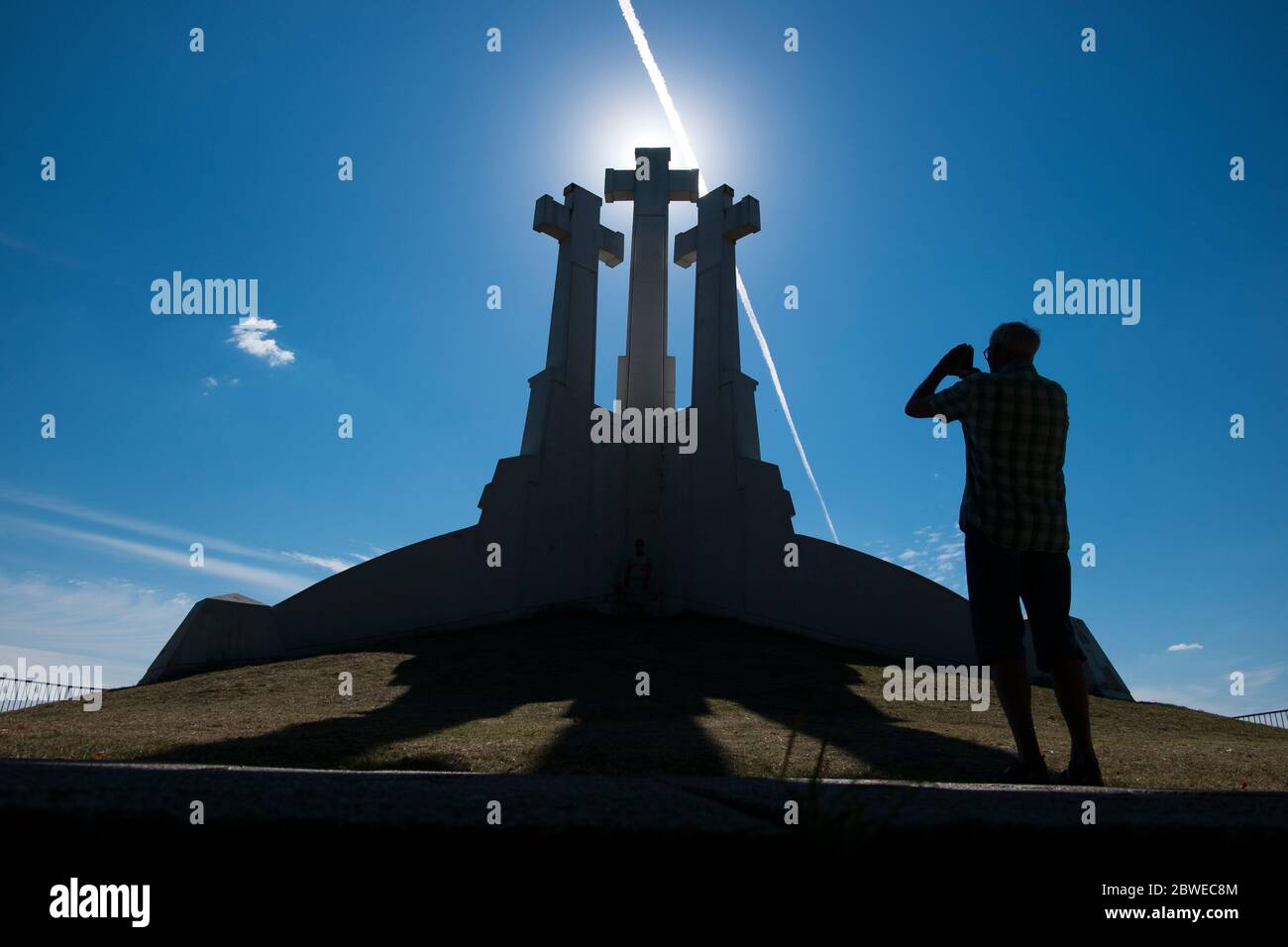 Three Crosses And Silhouette High Resolution Stock Photography and ...