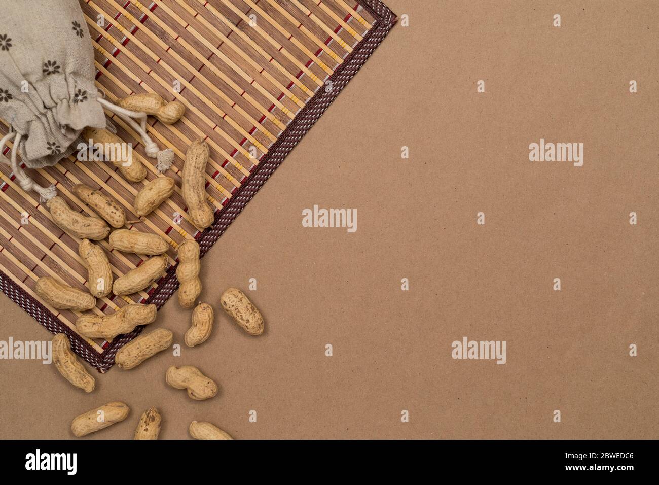 Nuts, shelled peanuts, sprinkle on the table from a linen bag, kraft ...