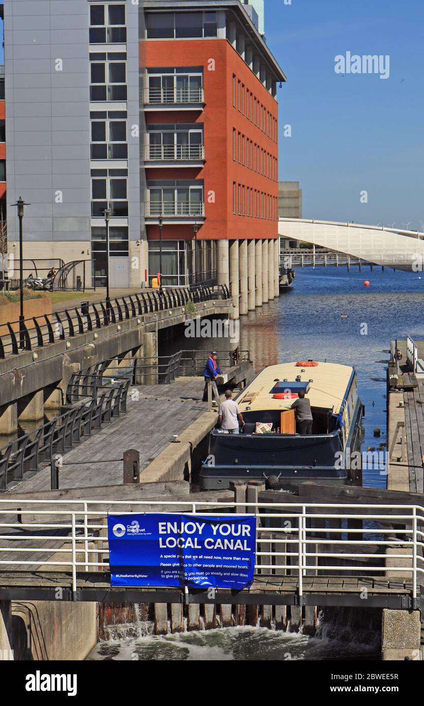 Leeds dock lock system hi-res stock photography and images - Alamy