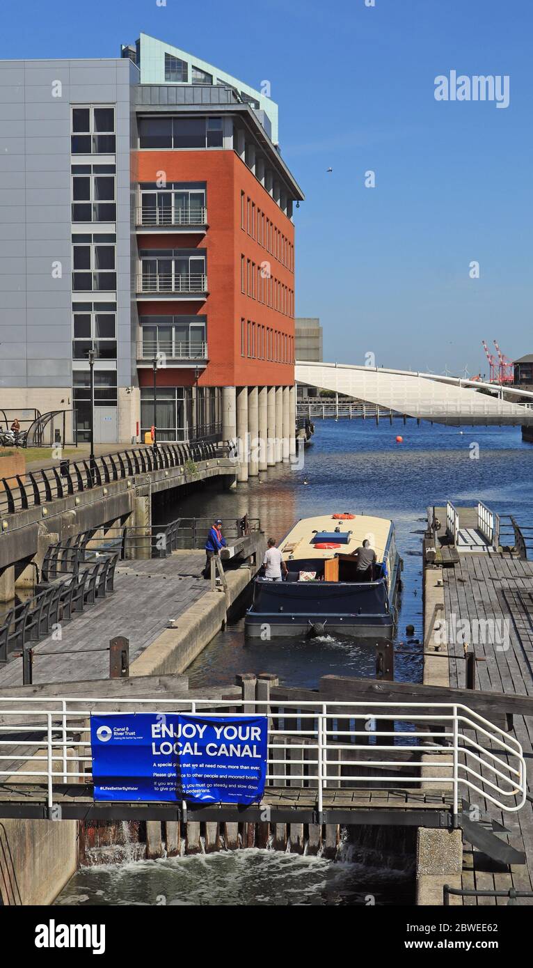 Leeds dock lock system hi-res stock photography and images - Alamy