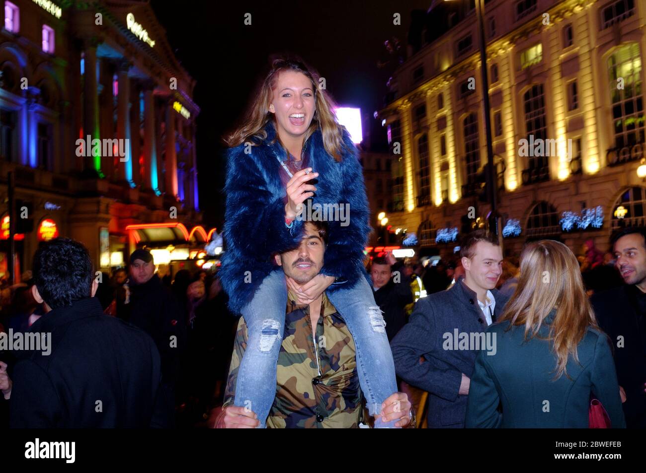 New years eve revellers hi-res stock photography and images - Alamy