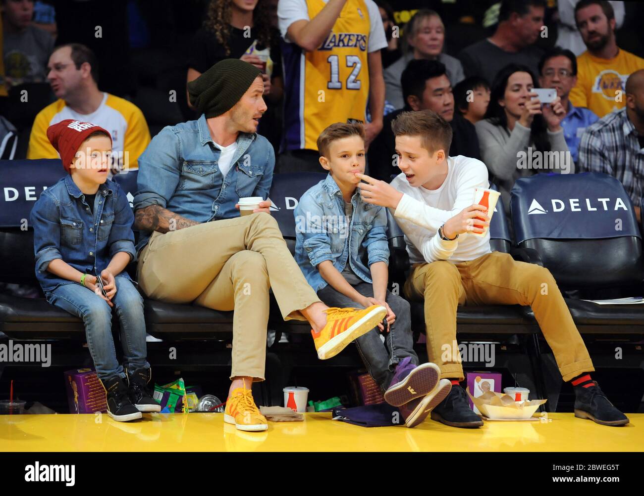 David Beckham takes his boys to watch Los Angeles Lakers versus Phoenix ...