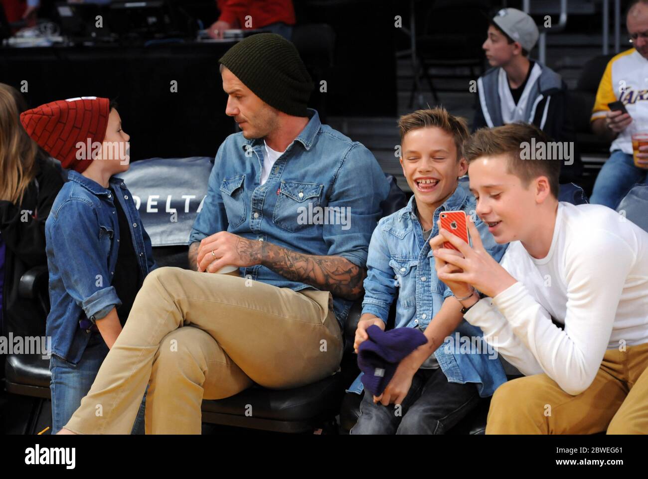David Beckham takes his boys to watch Los Angeles Lakers versus Phoenix ...