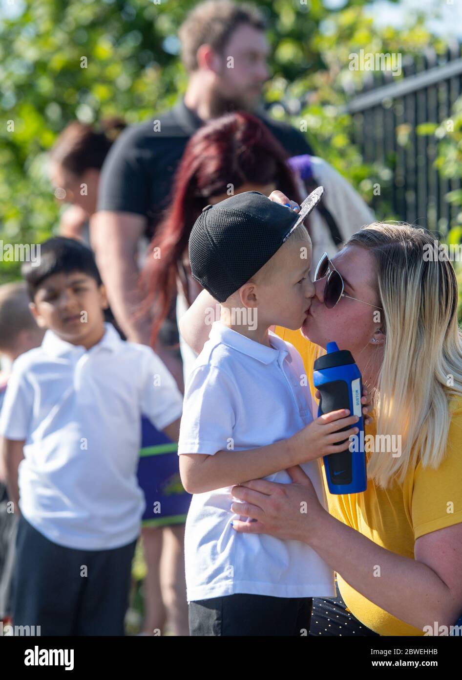 Parents drop off pupils at queens hill primary school hi-res stock ...