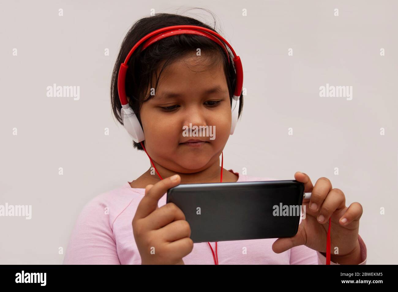 Children using phone india hi-res stock photography and images - Alamy