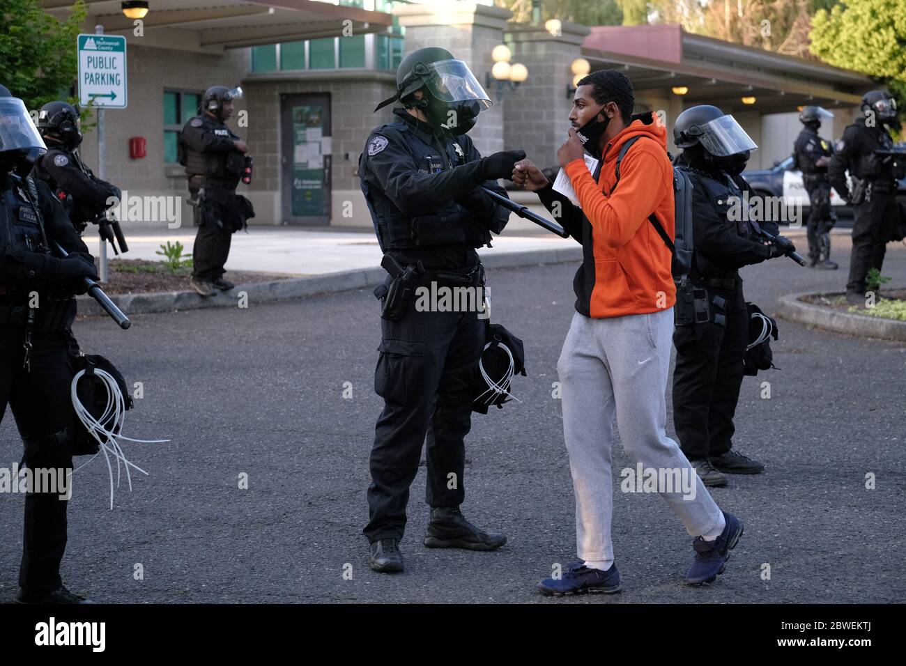 Lyfe Tavarres fist bumps officers in riot gear guarding the Multnomah ...