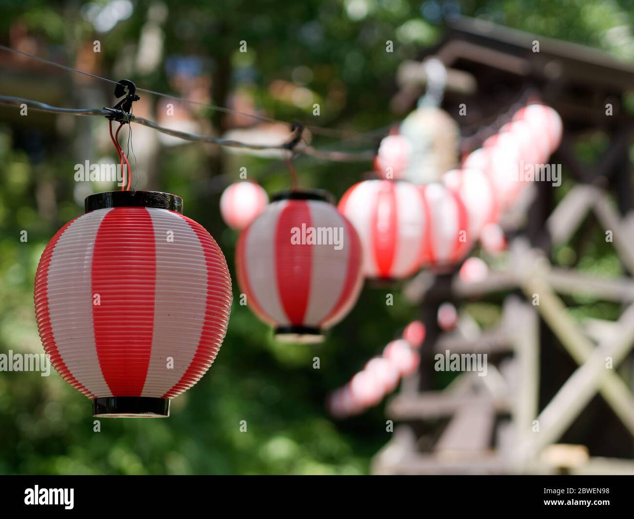 Row of traditional Japanese paper lanterns Stock Photo - Alamy