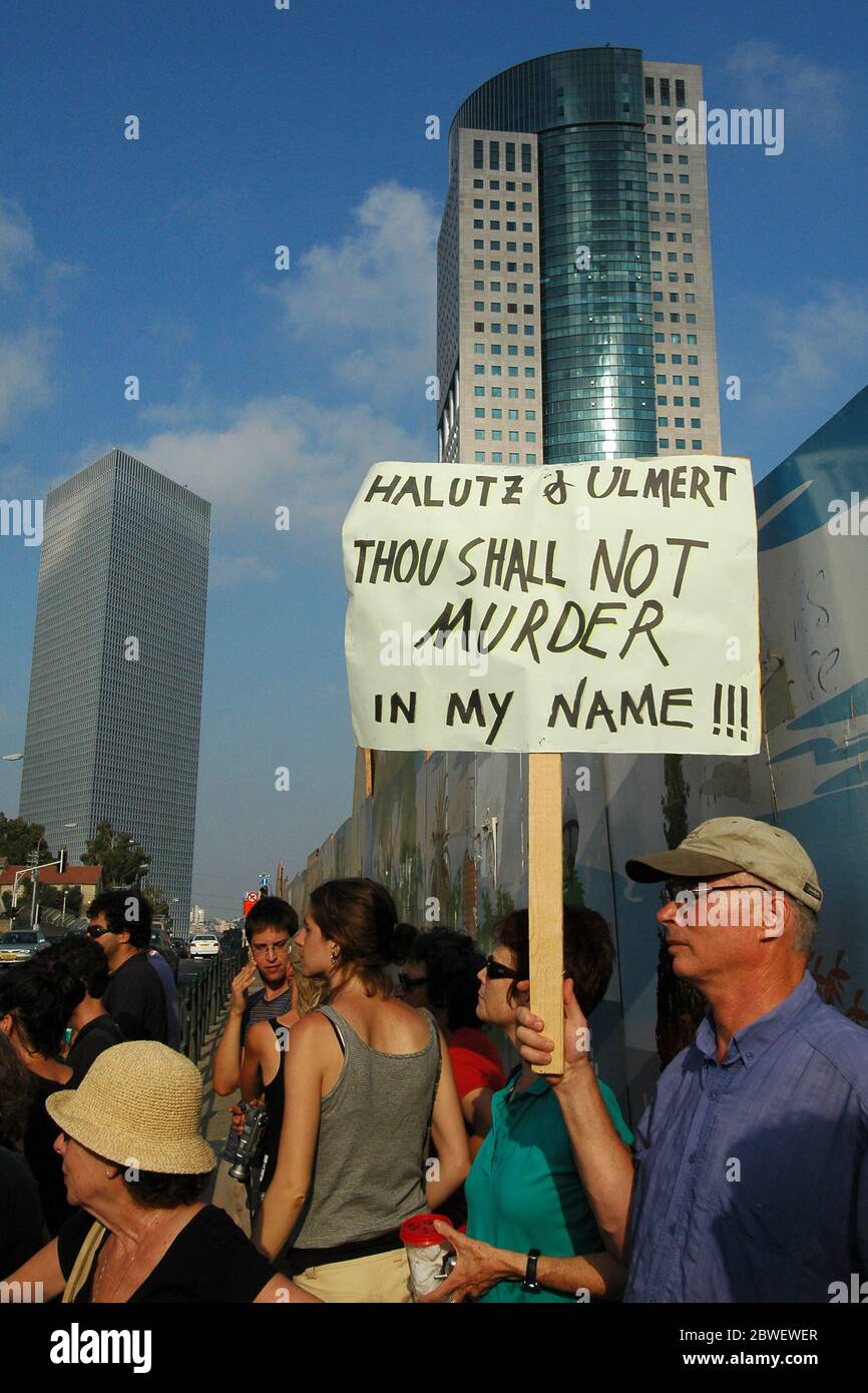 Opposite wing hi-res stock photography and images - Alamy