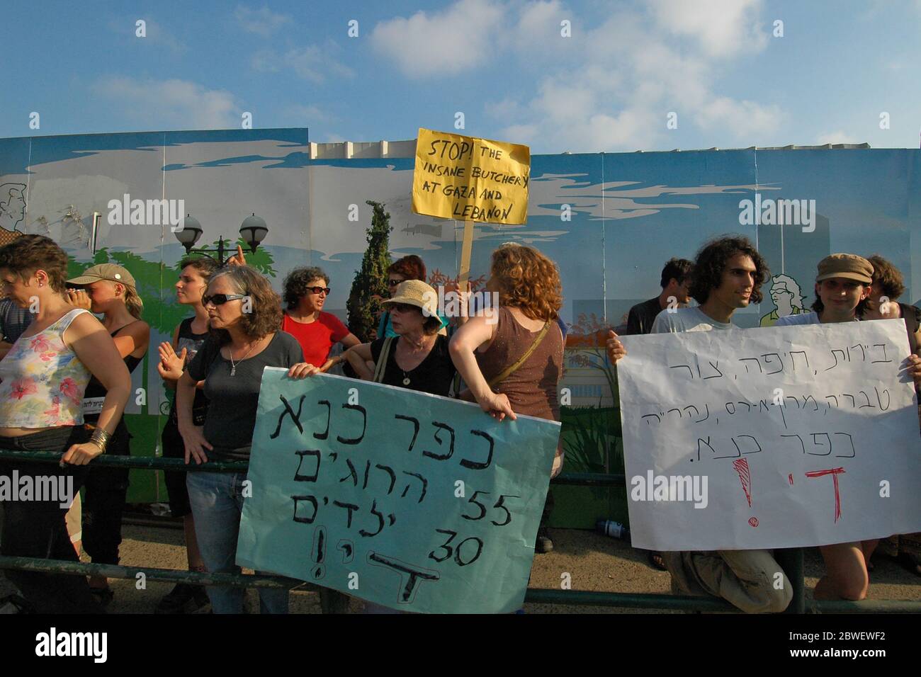 Israeli left wing peace activists hi-res stock photography and images ...