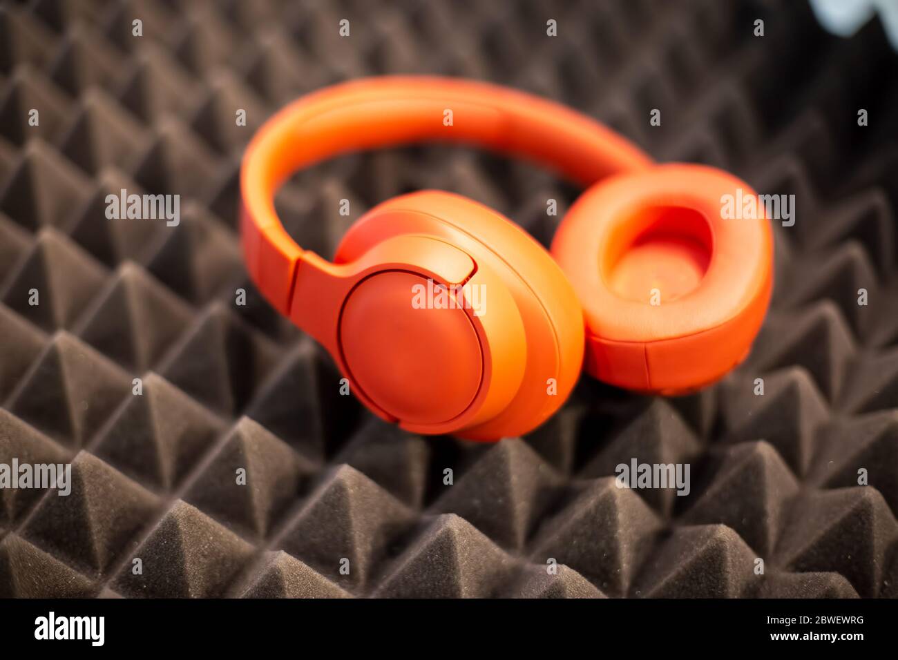Sound proof headphone hi-res stock photography and images - Alamy
