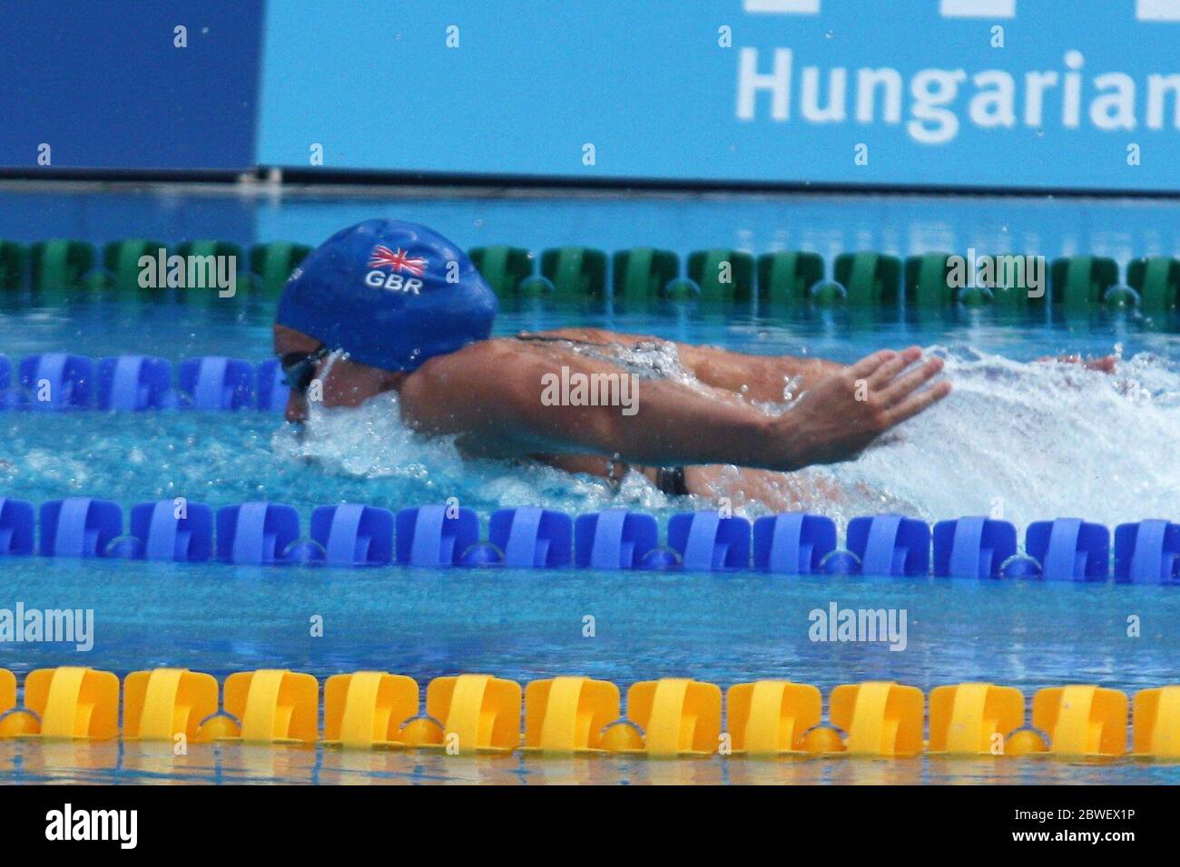 J Lowe of Great Britain Séries 4X100 M Medley Women during the Swimming ...