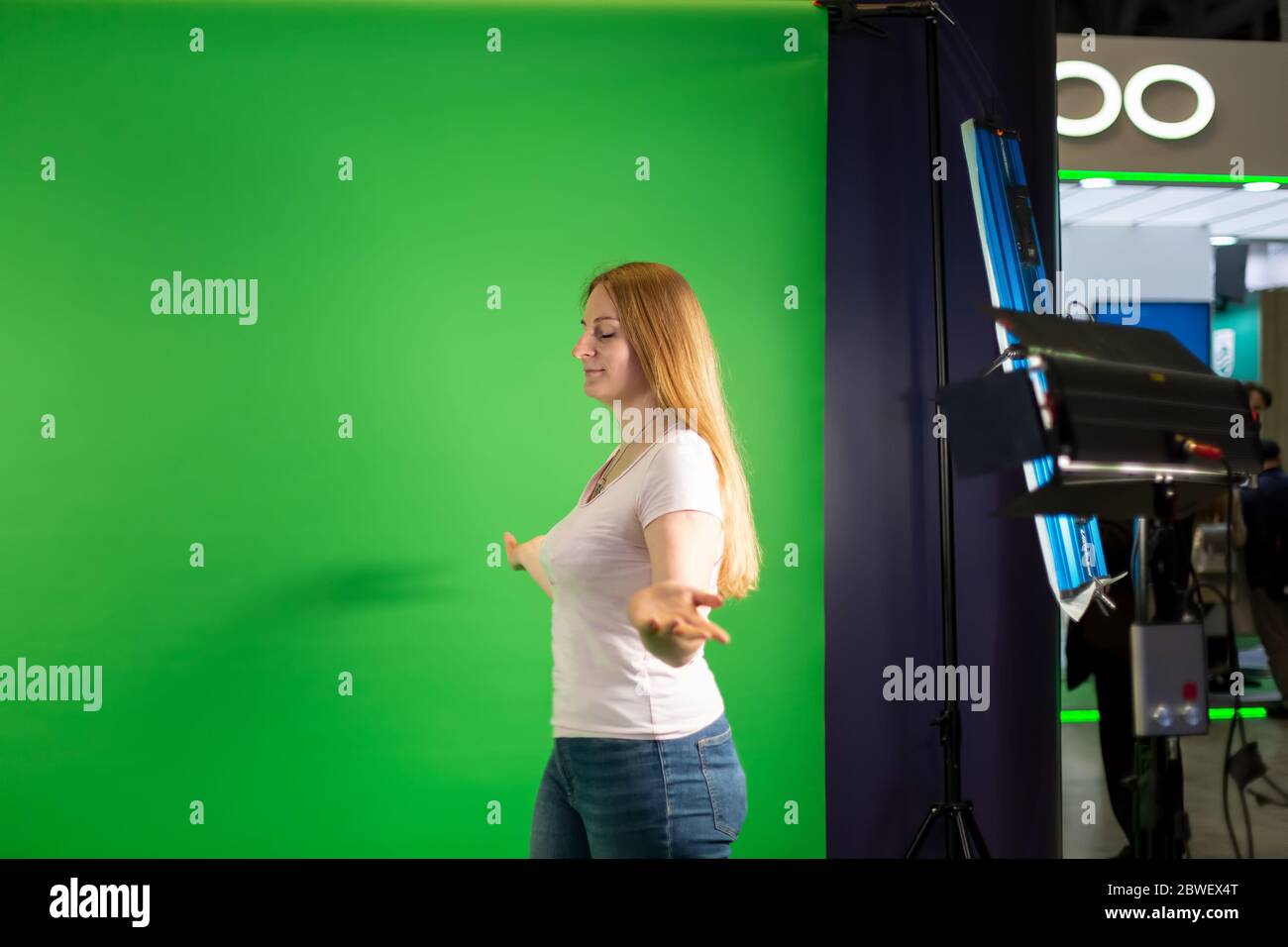 Actress chromakey screen hi-res stock photography and images - Alamy