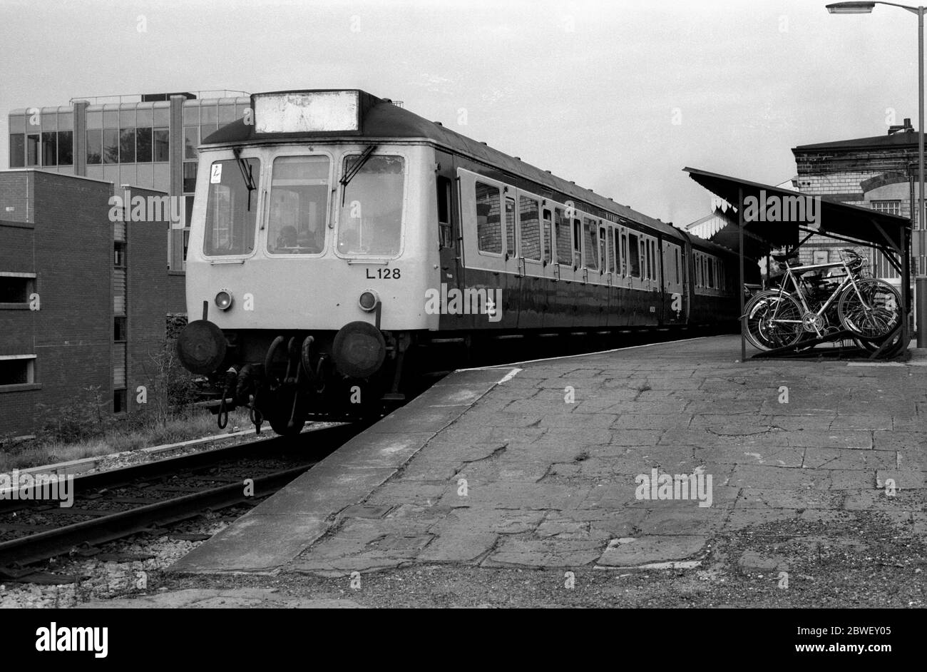Diesel multiple unit train at Twyford station, Berkshire, England, UK ...