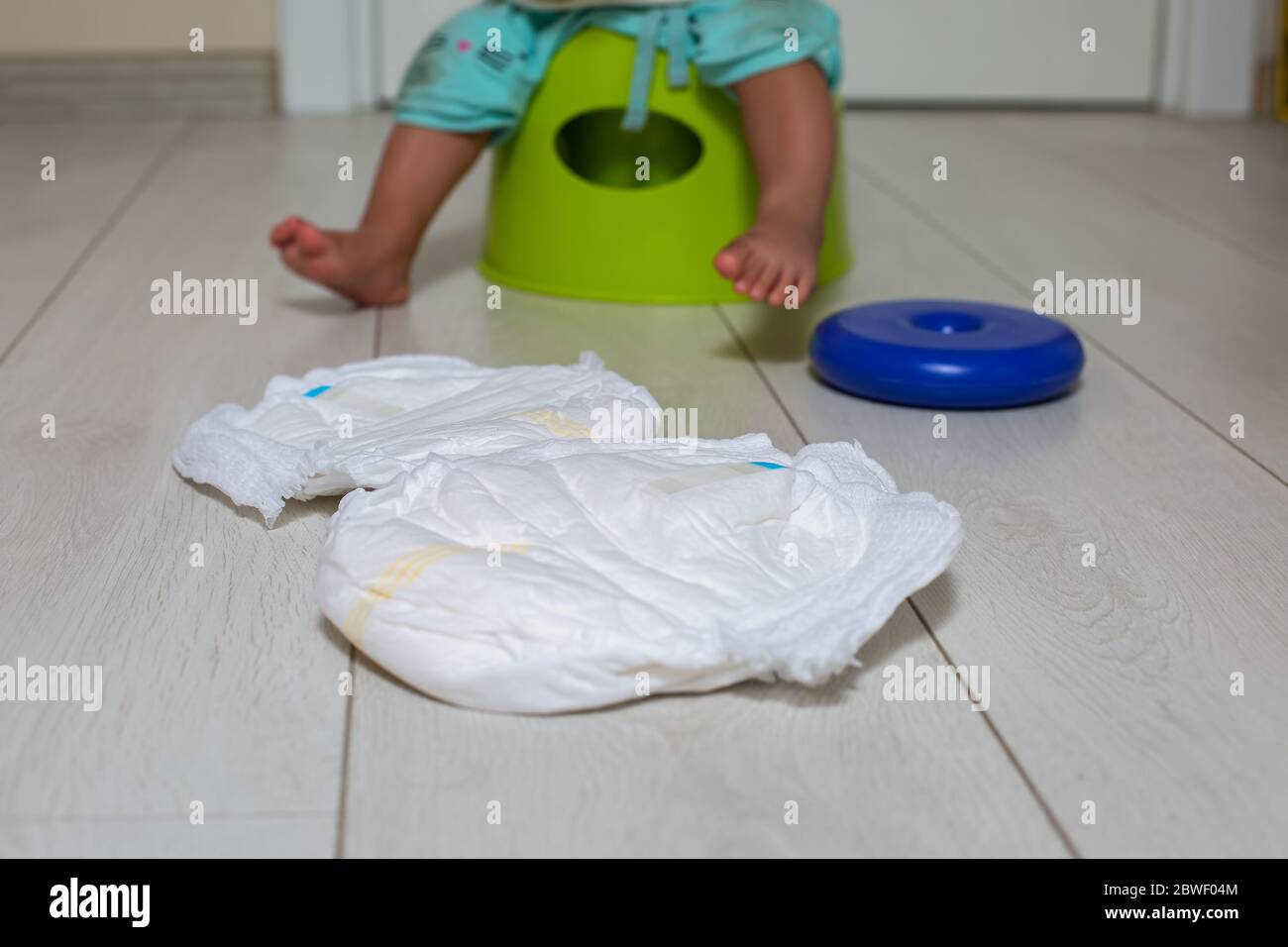 Child and family potty training hi-res stock photography and images - Alamy