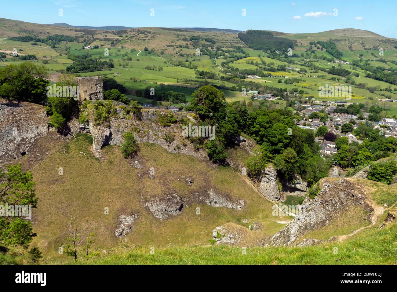 Peveril Castle near Castleton in Derbyshire's Peak District Stock Photo ...