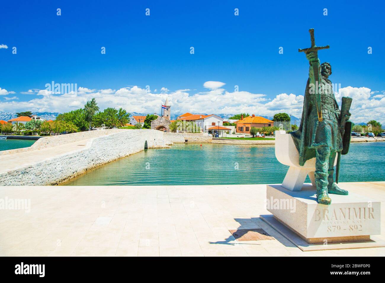 Paved walkway stone gates hi-res stock photography and images - Alamy