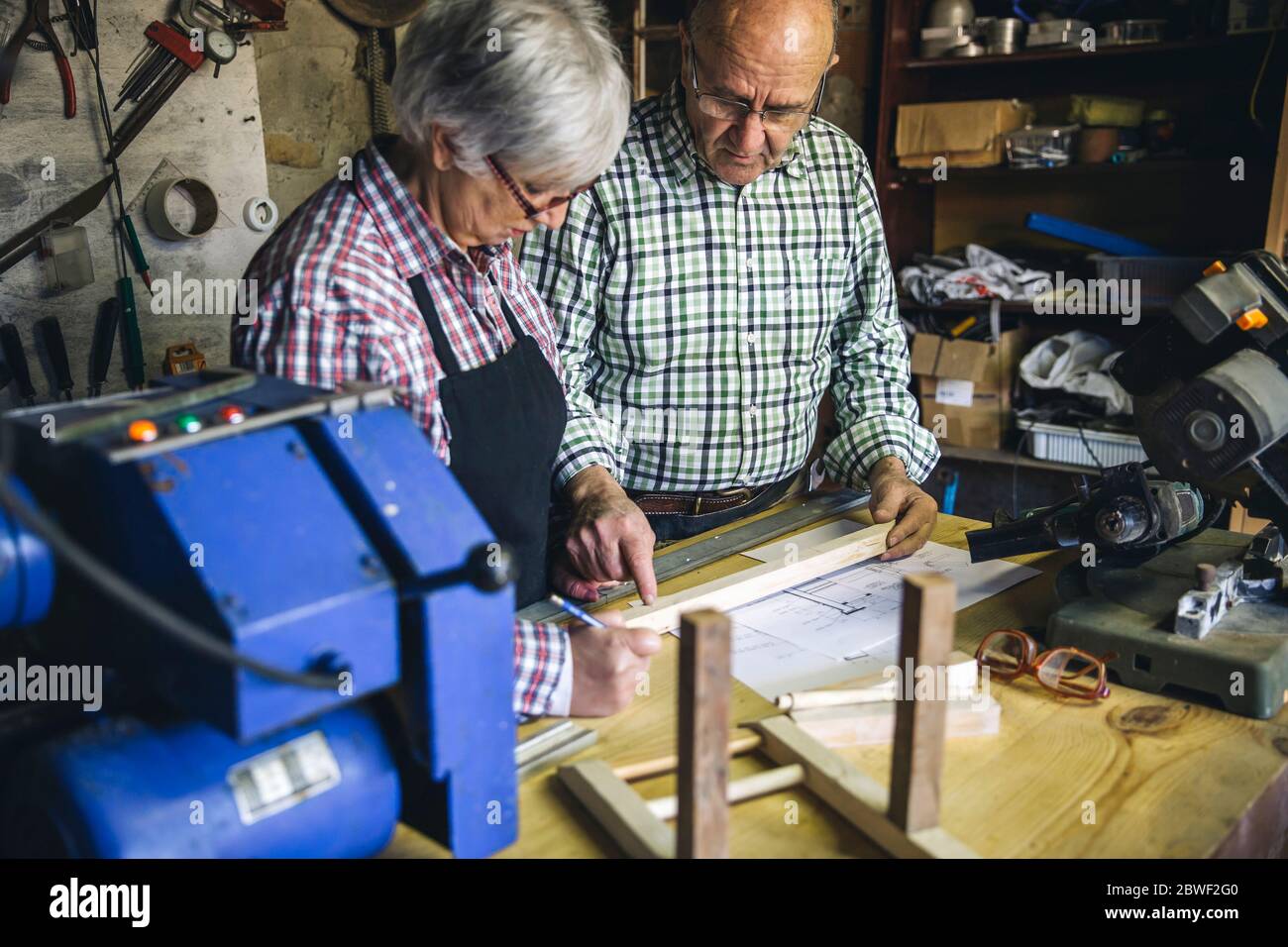 Concentration in carpentry hi-res stock photography and images - Alamy