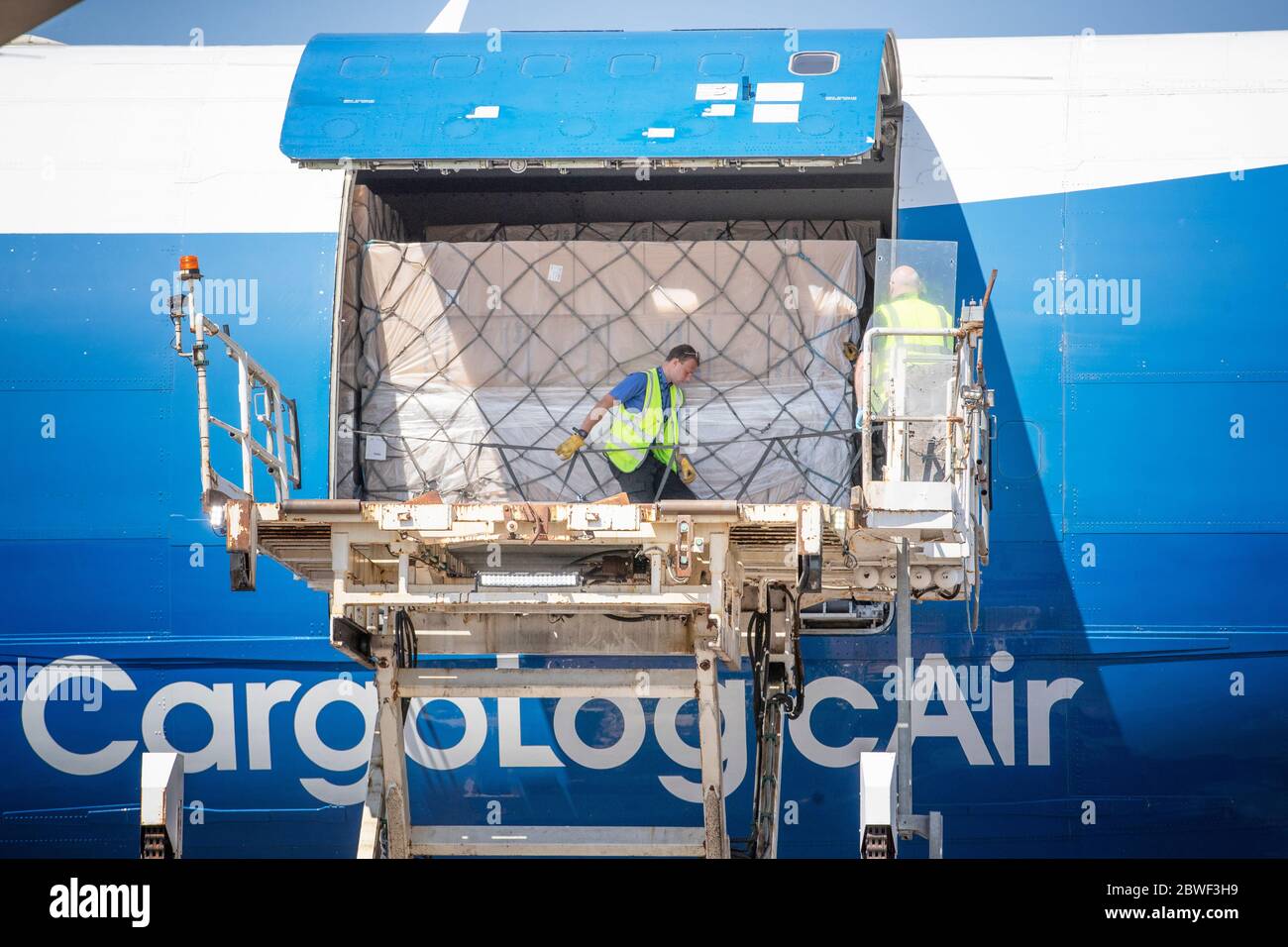 Consignment nhs medical supplies hi-res stock photography and images ...