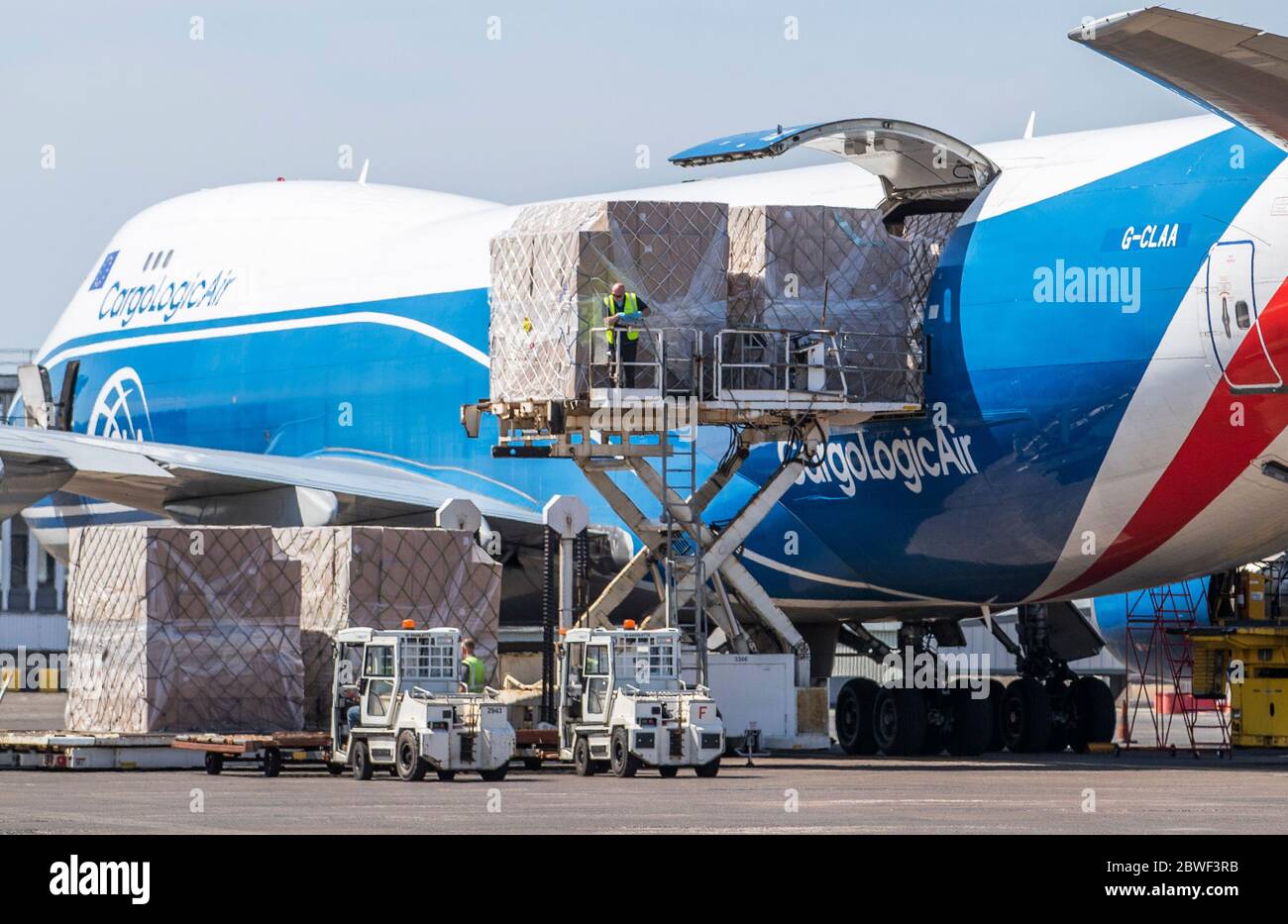 Consignment nhs medical supplies hi-res stock photography and images ...