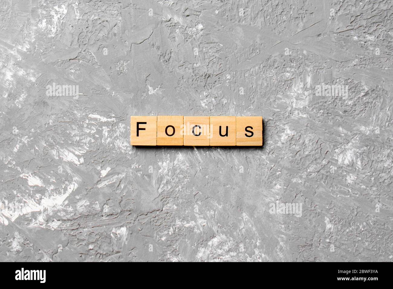 focus word written on wood block. focus text on table, concept Stock ...
