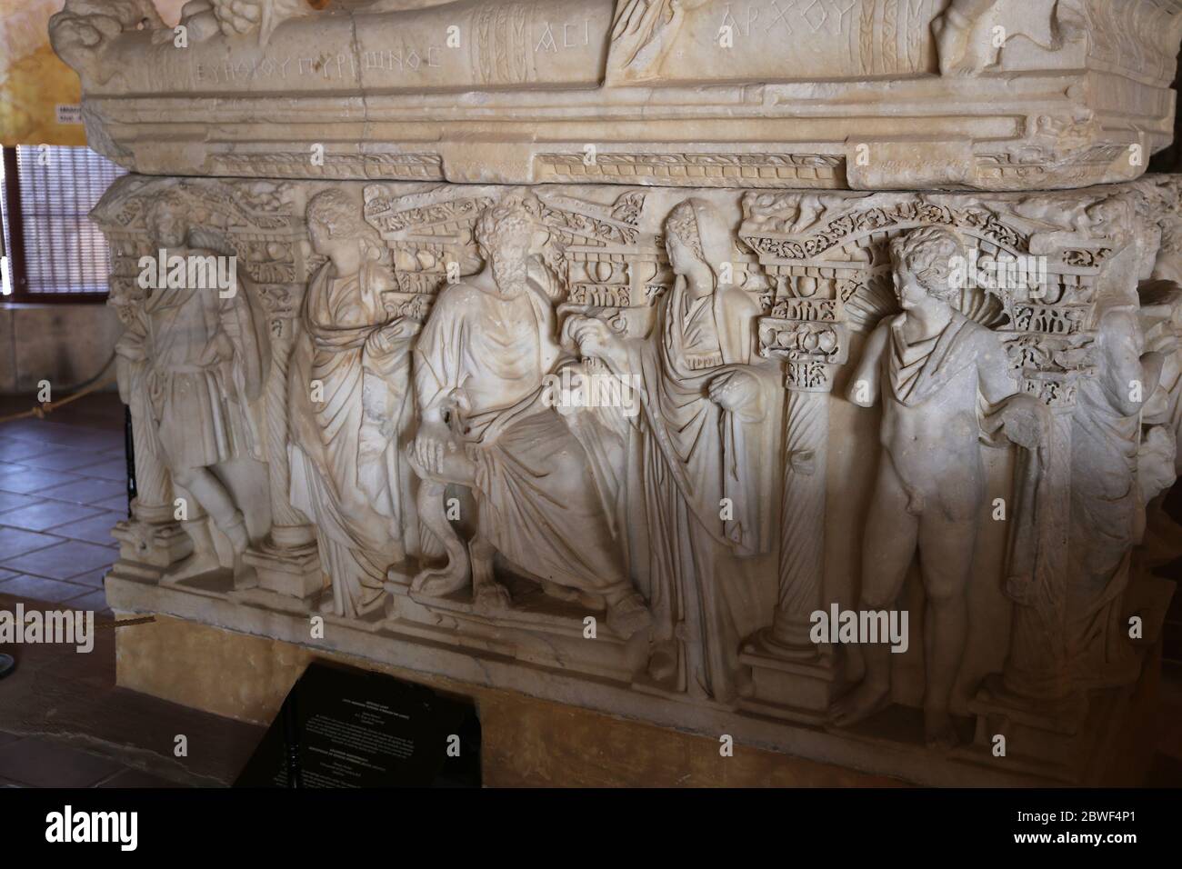 Columned sarcophagus. Euthios and Pyrrhon (Asian Archon). Roman period ...