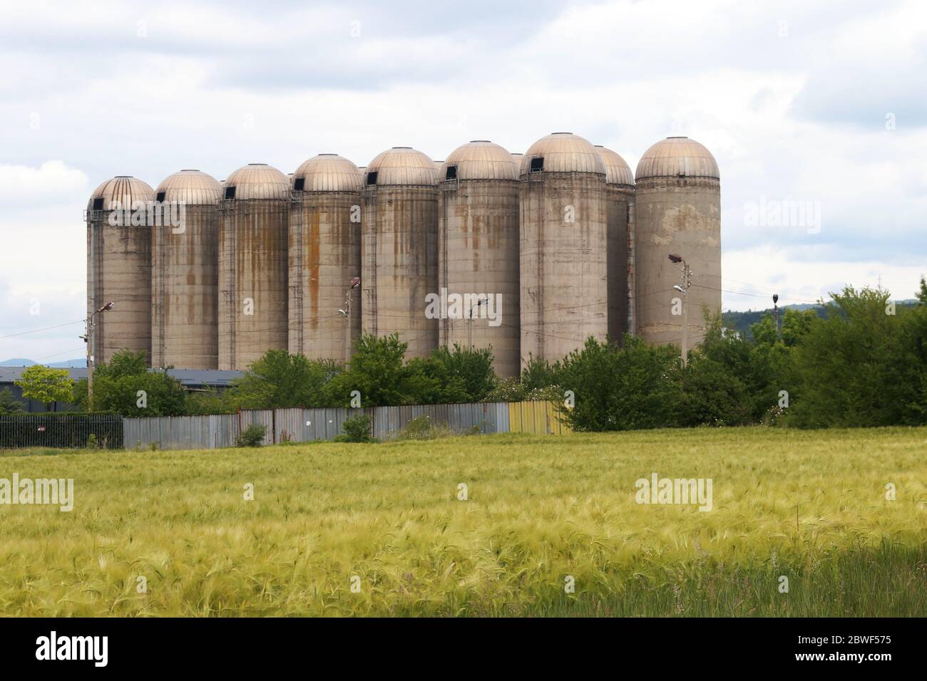 Old barn farm grain bin hi-res stock photography and images - Alamy