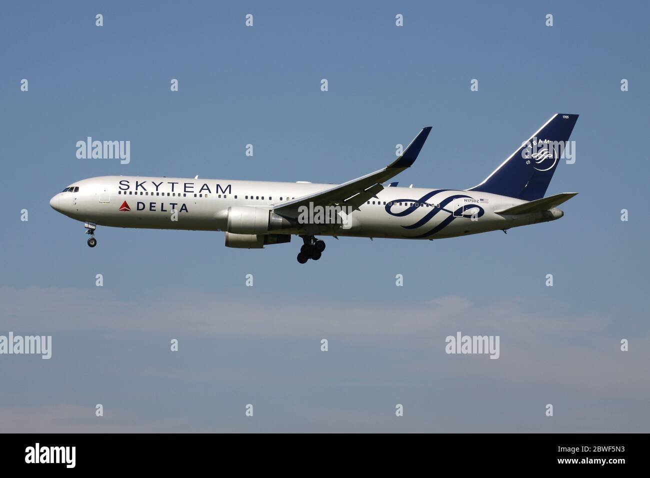 Delta Air Lines Boeing 767-300 in special SkyTeam livery with ...