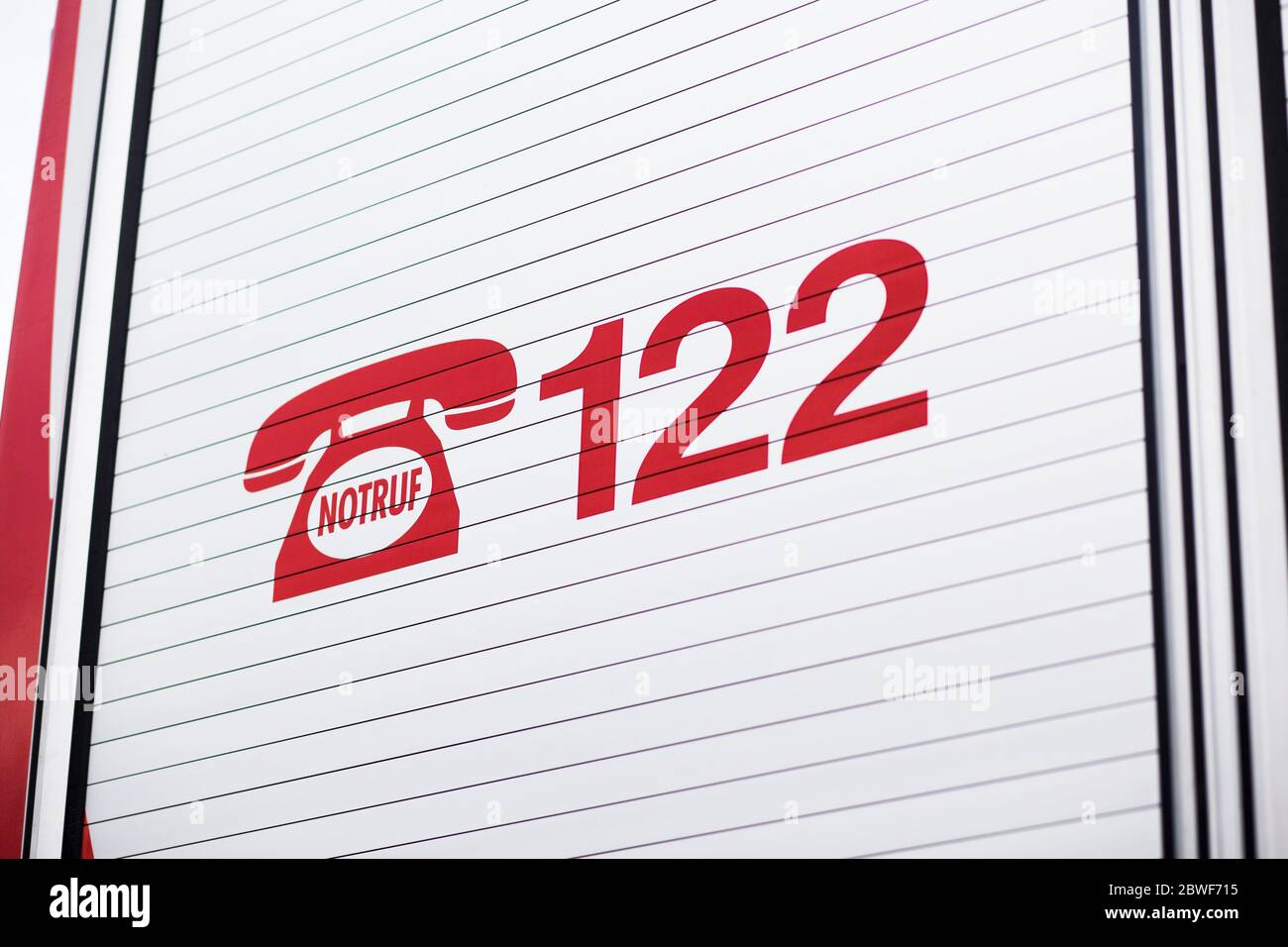 Feuerwehr 122 unfall hi-res stock photography and images - Alamy