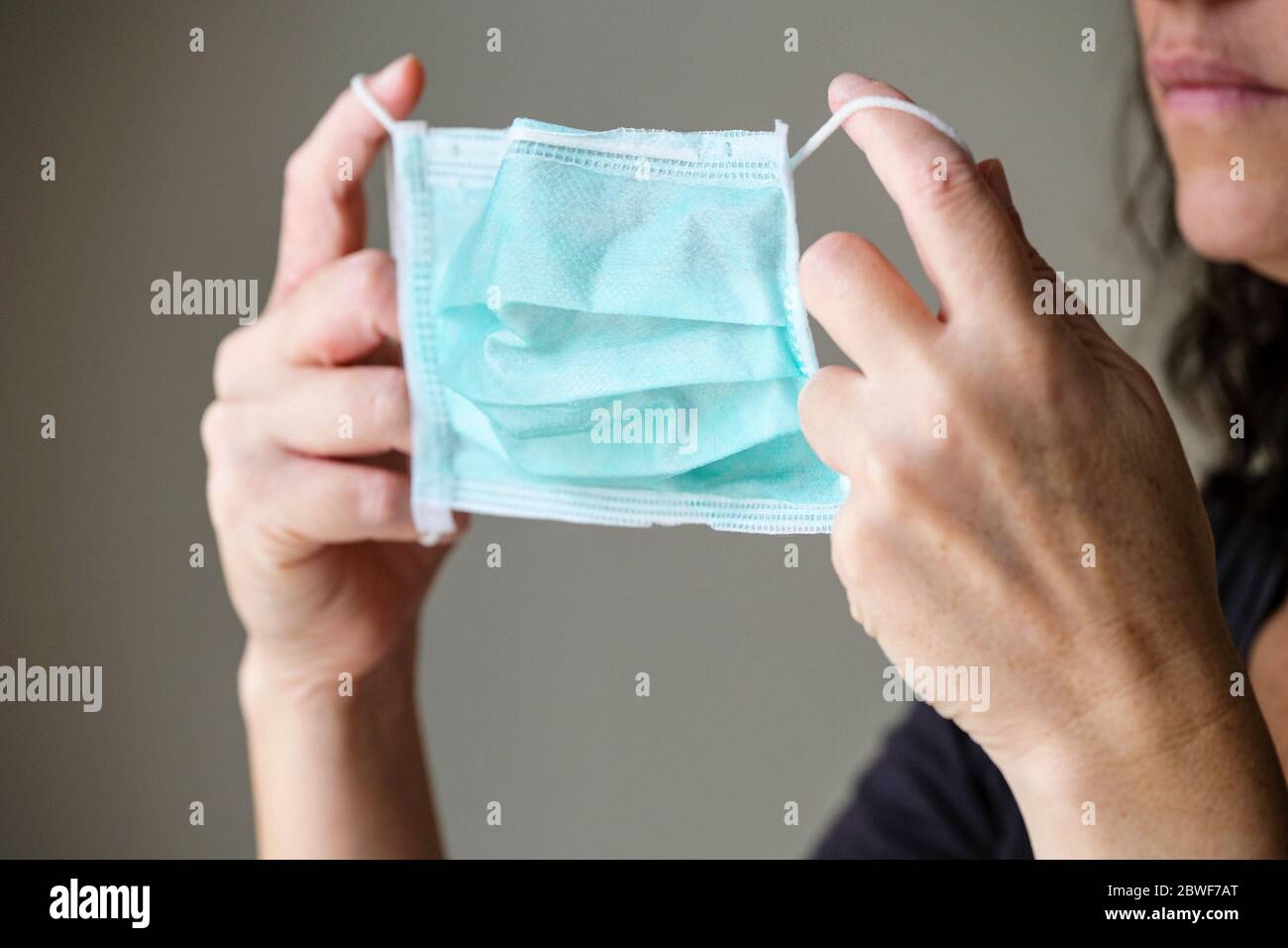 Doctor putting on a mask hi-res stock photography and images - Alamy
