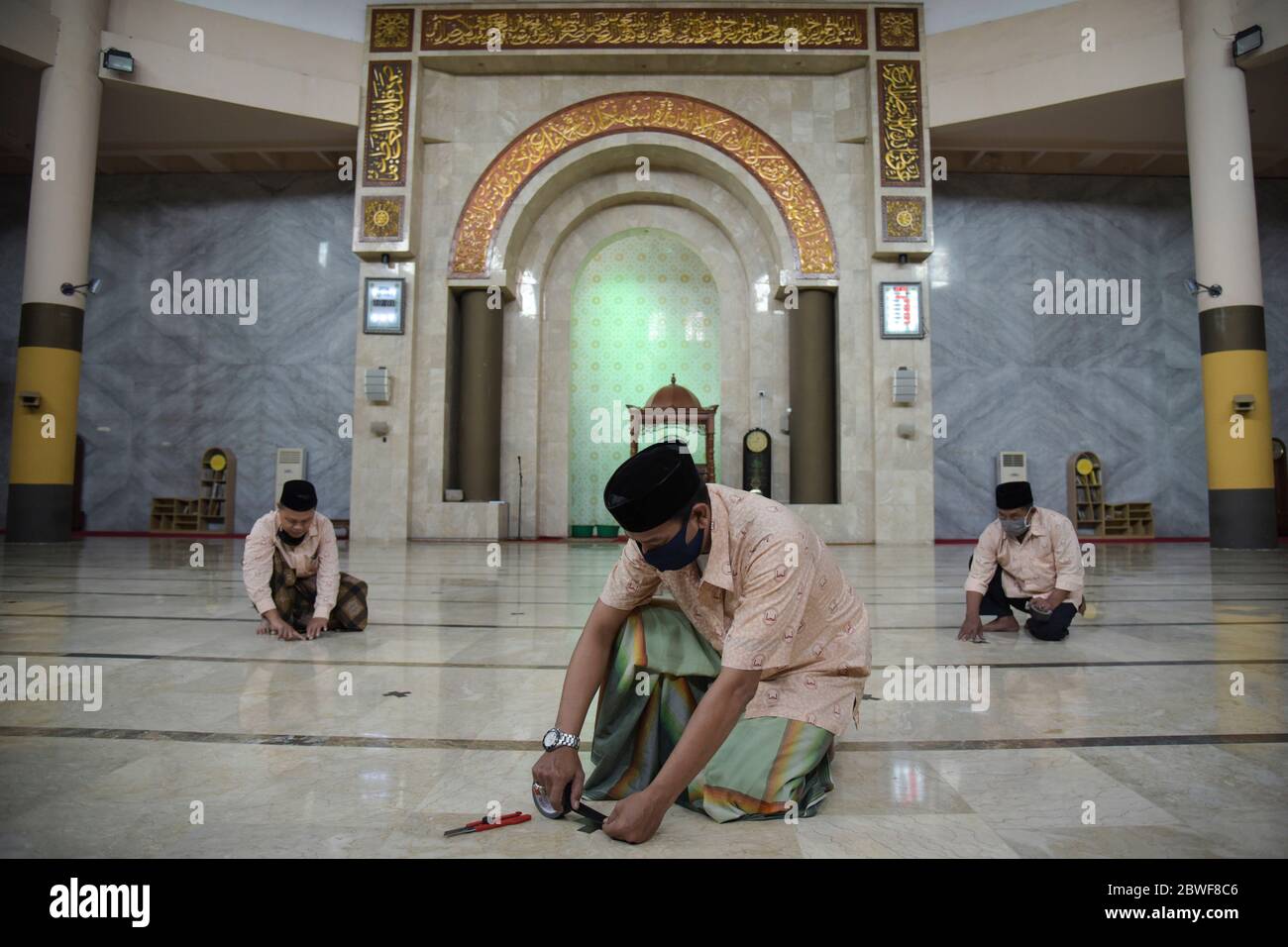 Mosque officials hi-res stock photography and images - Alamy