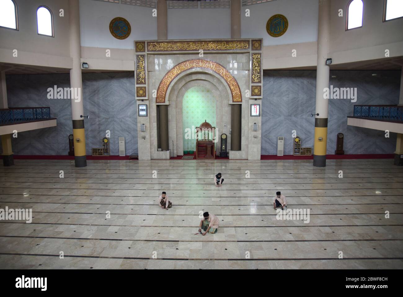 Mosque officials hi-res stock photography and images - Alamy