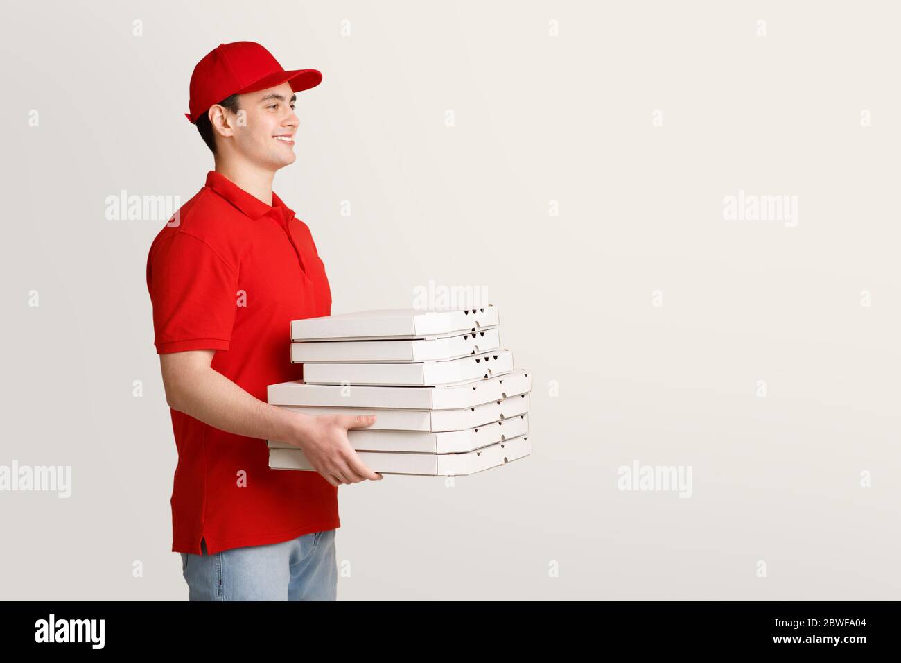 Man holds box pizza hi-res stock photography and images - Alamy