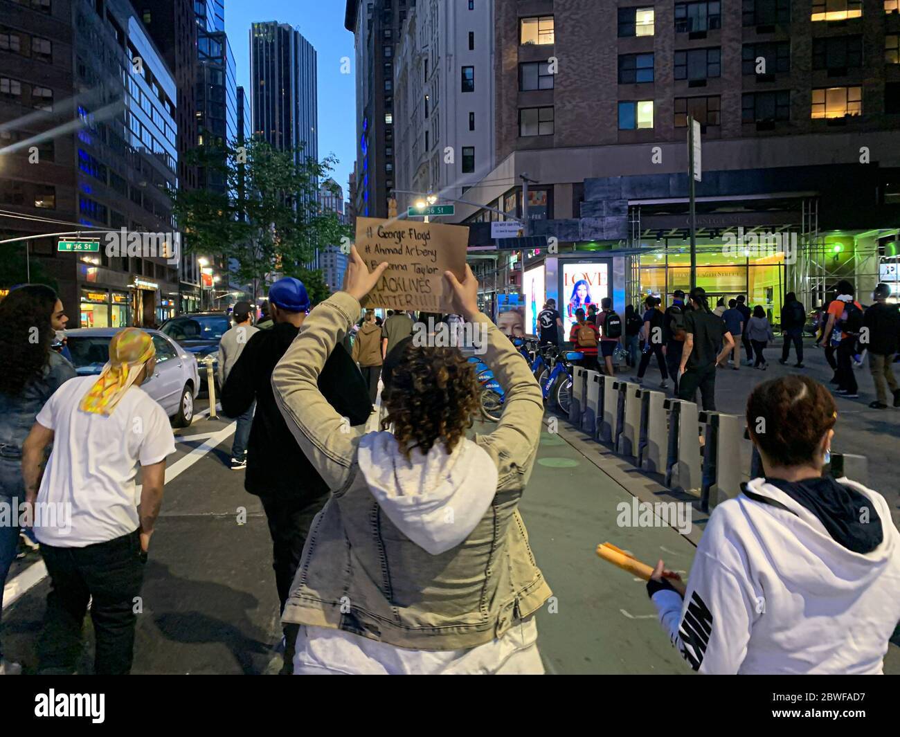 Marching in circle hi-res stock photography and images - Alamy